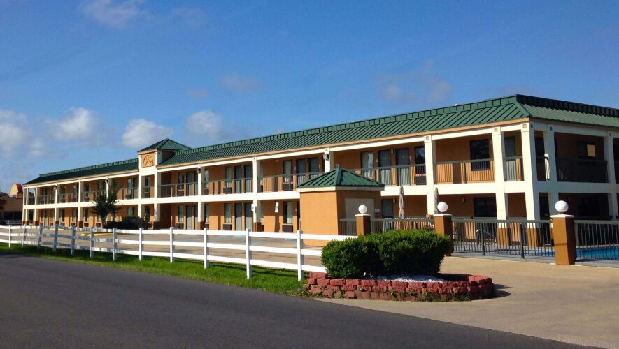 Econo Lodge Inn & Suites Ocean Springs - Biloxi - Biloxi, MS
