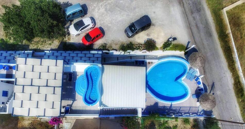 Honeymoon Beach Studios - Santorini