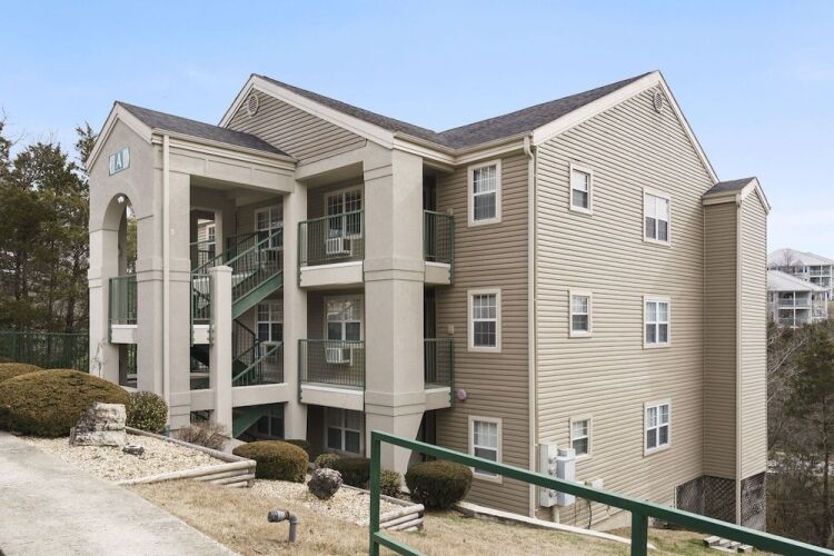 Holiday Hills Getaway - Branson - Golf Resort - Outdoor Pools - Missouri