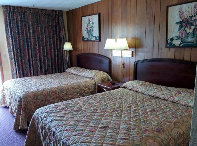 Budget Host Stone's Motel - Santa Claus, IN