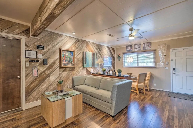 Luxurious Downtown Lodi Apartment In Wine Country! - Lodi, CA