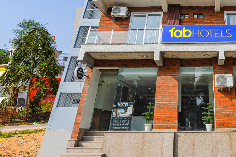 Fabhotel Unique Stay - Faridabad