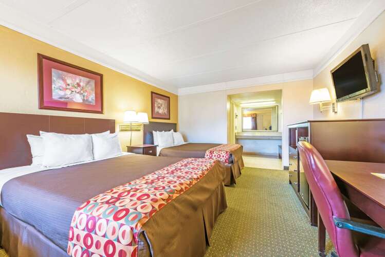 Days Inn By Wyndham Gainesville - Gainesville, TX