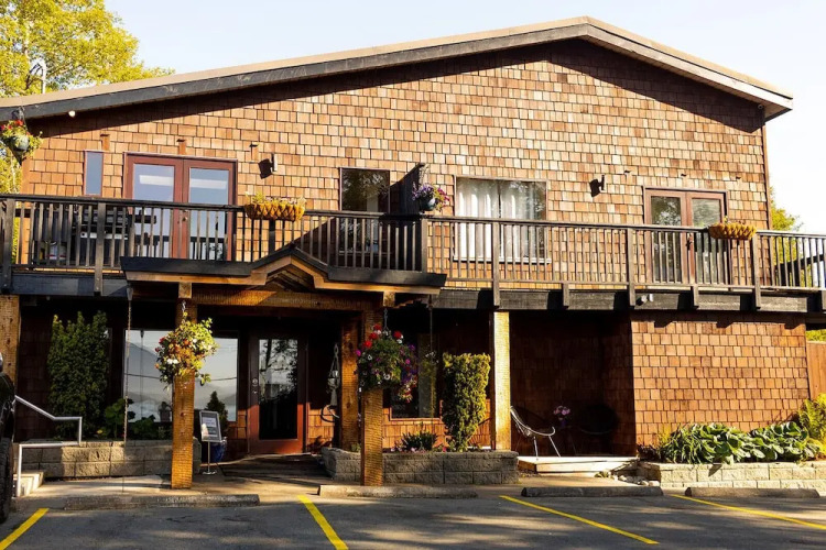 Lunar Cove Inn - Tofino
