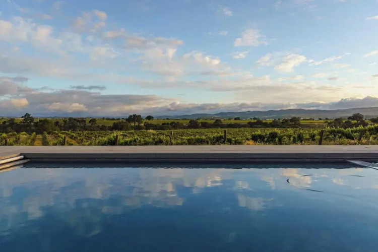 Wellsona Vineyard Retreat + Pool, Hot Tub, Views Main Home + Guest Home - San Miguel, CA