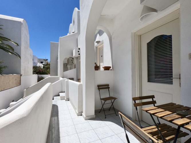 Anny Studios Perissa Beach - Santorini
