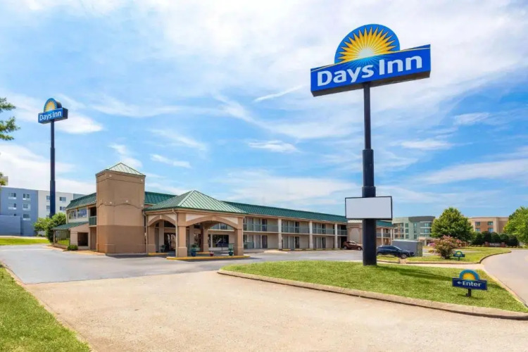Days Inn Clarksville North - Clarksville, TN