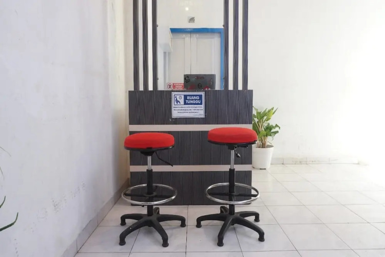 Hotel O Qq Kost Near Pantai Kebesaran Beach - Central Sulawesi