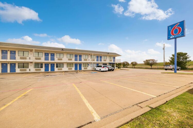 Motel 6 Greenville, Tx - Greenville, TX