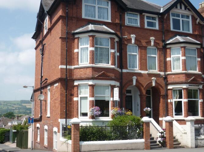 Greylands Guest House - Llandrindod Wells