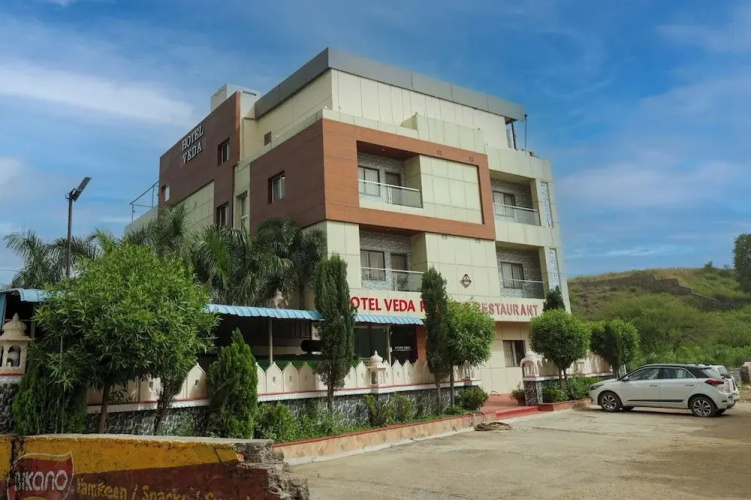 Hotel Veda Resort - 구자르트