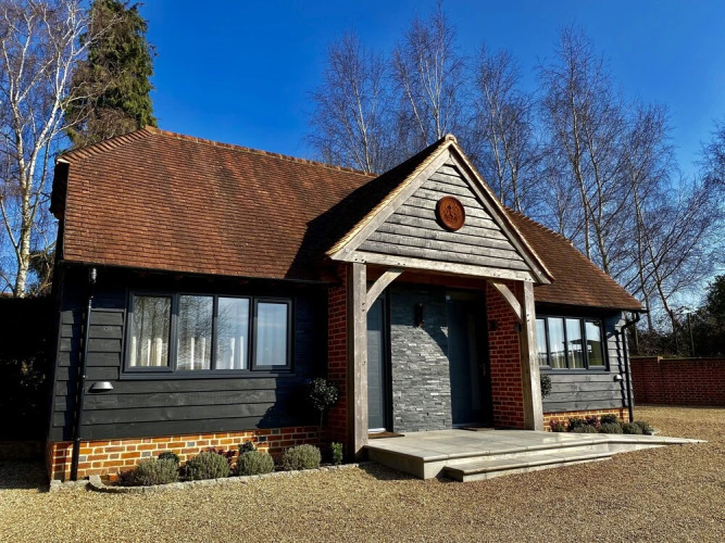 Hillside Farm Barn Apartments - Woking