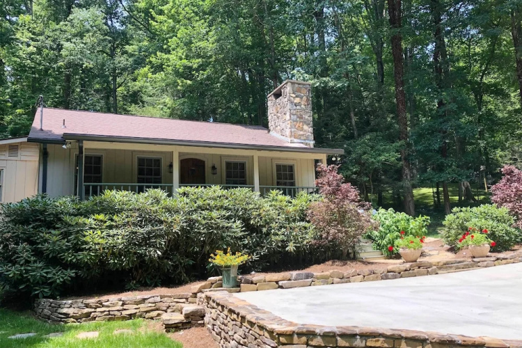 2 Living Areas + Fireplace: Mirror Lake Cottage! - Highlands, NC