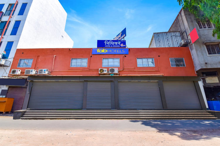 Fabhotel Nidhivan - Surat