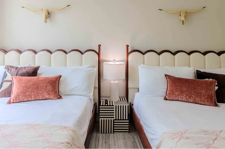 Inn Cahoots - Austin, TX