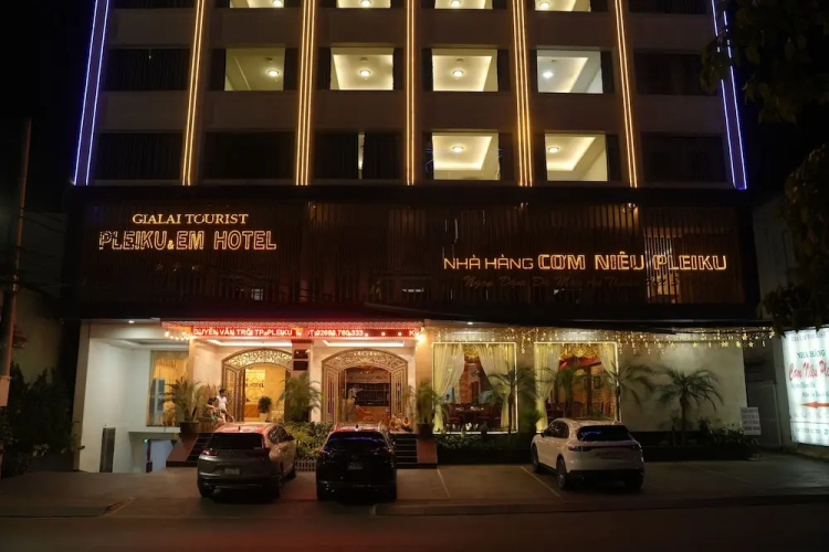 Pleiku & Em Hotel By Gia Lai Tourist - Pleiku
