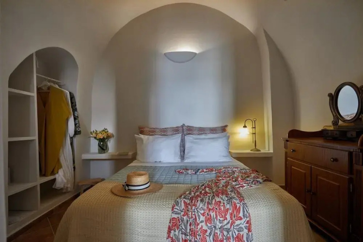 Arvanitis Cave Village - Santorini