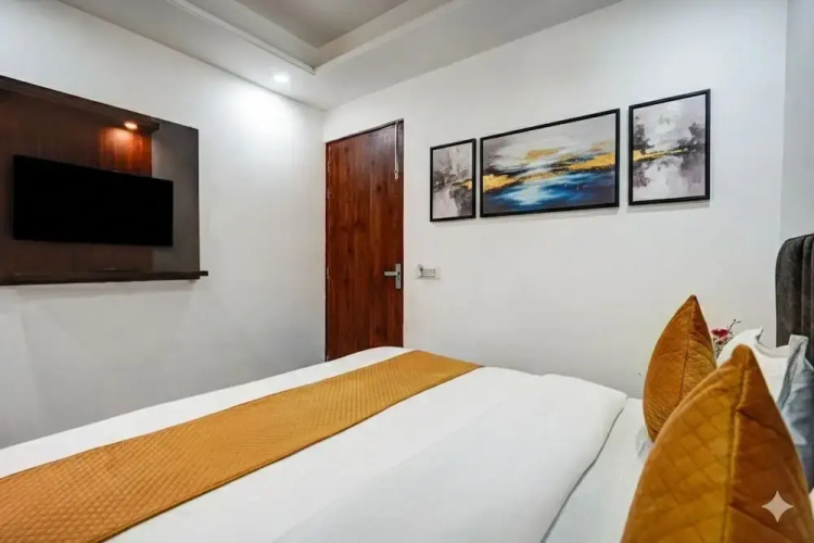Hotel S R Stay Near Igi Delhi Airport - Delhi, India