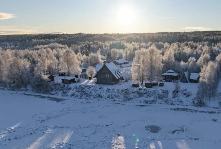 Shaman Village - Resort & Glass Igloos - Rovaniemi