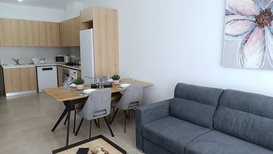 Larvella Estia Luxury Suites - 라르나카