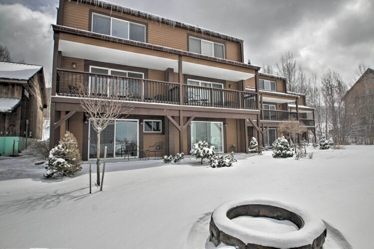 Cozy Condo: Ski-in & Out W/ Burke Mountain Access! - Burke Mountain, VT