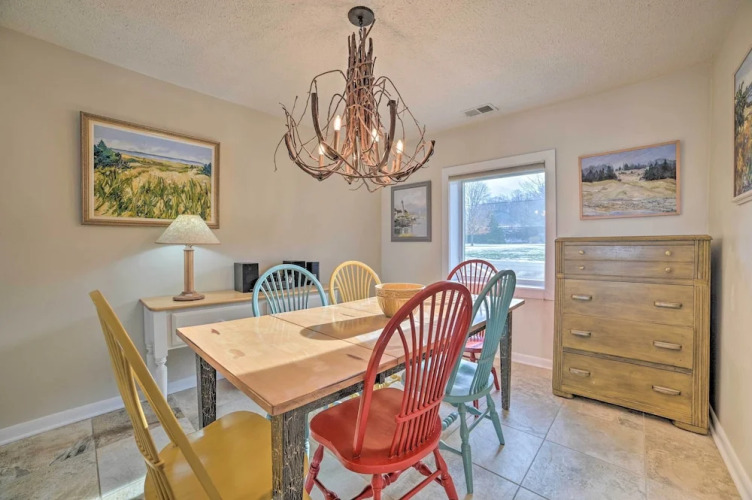 Waterfront Suttons Bay Cottage W/ Fire Pit! - Suttons Bay, MI