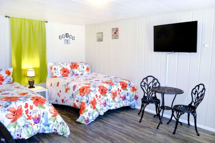 Whitehall Cottages - Montague, MI