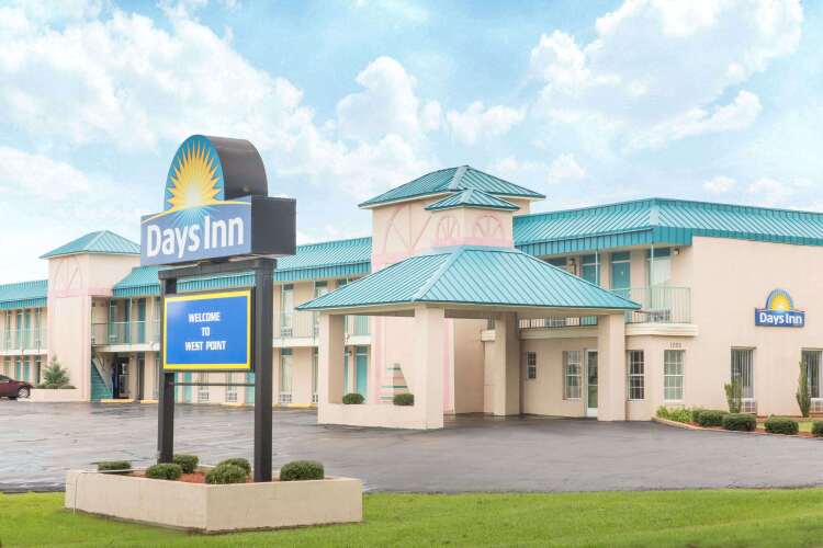 Days Inn By Wyndham West Point - Starkville, MS