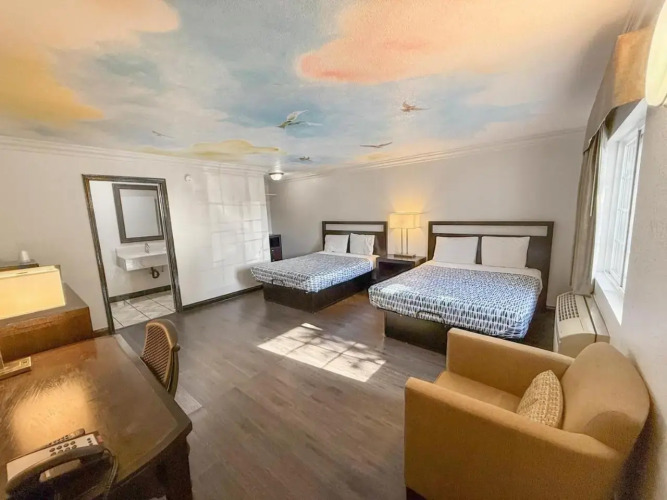 Super 7 Motel - Brea, CA