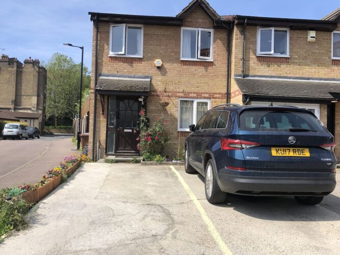 Centrally Located 4 Bedroom House - London