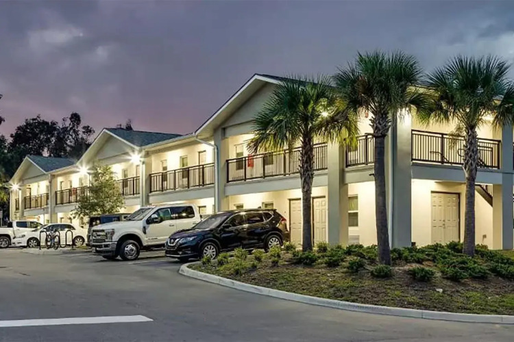Baymont By Wyndham Ocala Suites - Ocala