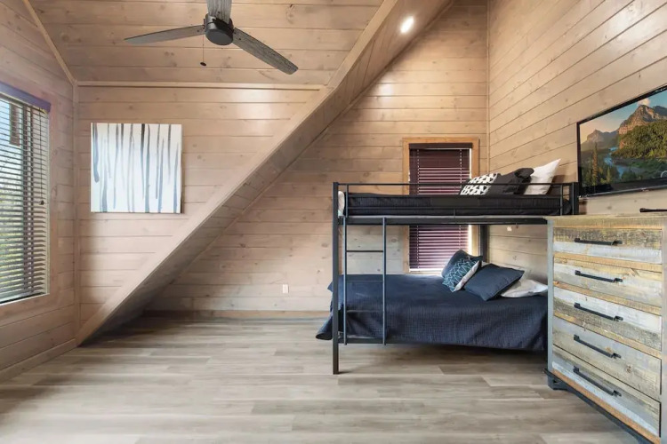 Smoky Poolside Chalet By Smoky Cove Resort - Sevierville, TN