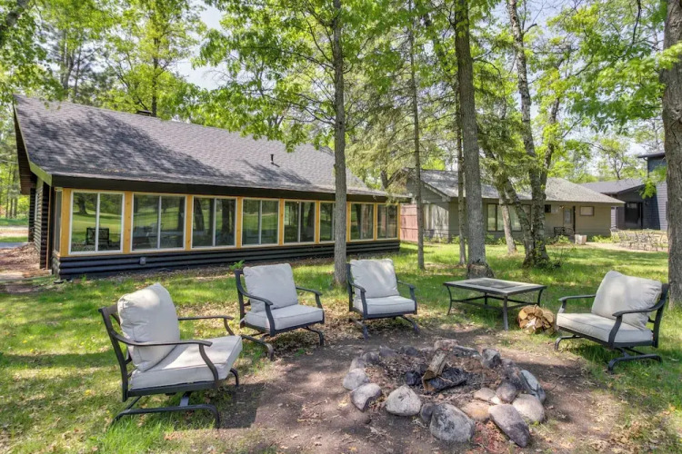 1 Mi To Beach & Lake: Breezy Point Cabin W/ Yard! - Breezy Point, MN