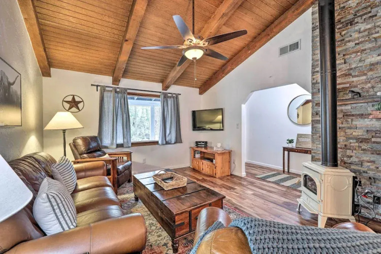 Hot Tub & Patio: Pet-friendly Cabin In Munds Park! - Mormon Lake, AZ