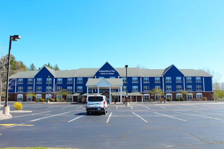 Independence Stay Hotel & Suites - Door County, WI