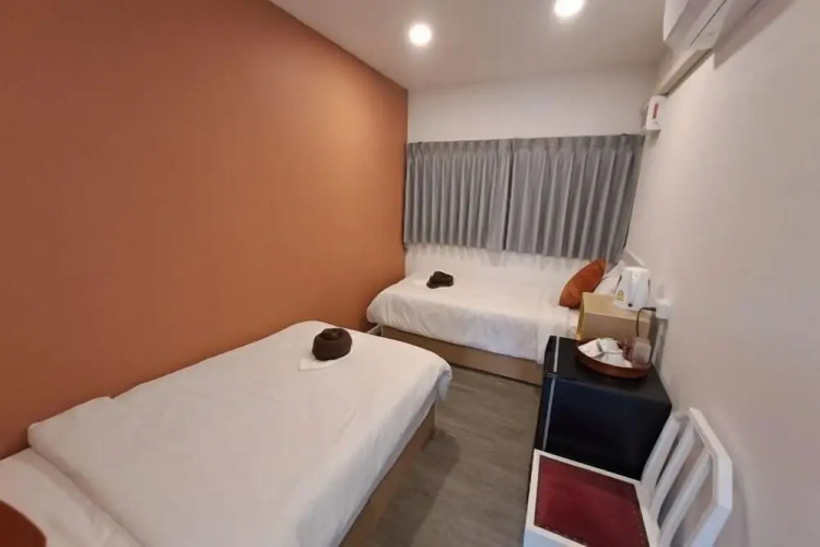 Nomads Homestay& Restaurant - Si Racha