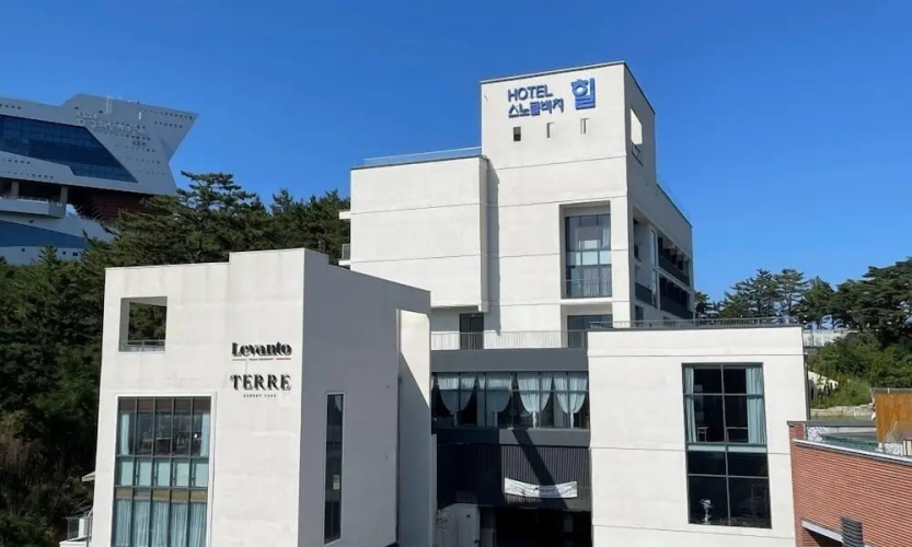 Hillsnorkelbeach Hotel - 울진군