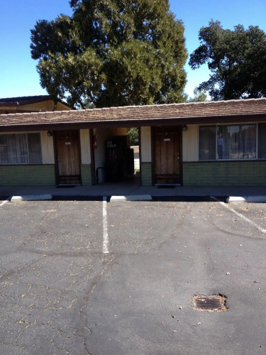 Apple Tree Inn - 율리안