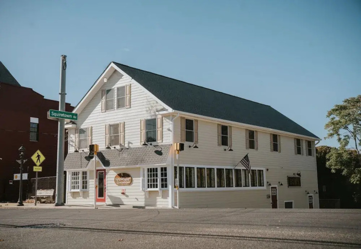 Hampton Bays Hotel On Main - Hampton Bays, NY