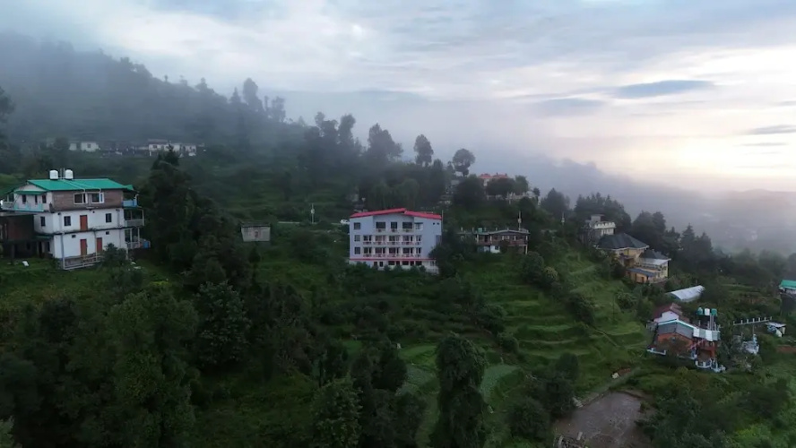 Kafal Pako Resort - Luxury Mountain View Stay In Mukteshwar - Naukuchia Taal