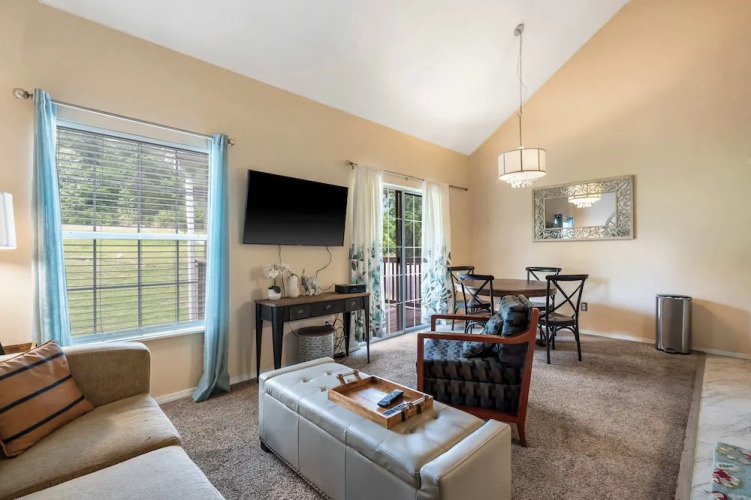 Warm Welcome Getaway Resort Stay For 6 With Amenities Near Downtown - Branson, MO