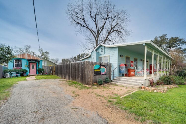 Retro Retreat In Llano W/ Screened Porch! - Llano, TX