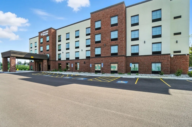 Cobblestone Hotel & Suites-bellefontaine - Indian Lake, OH