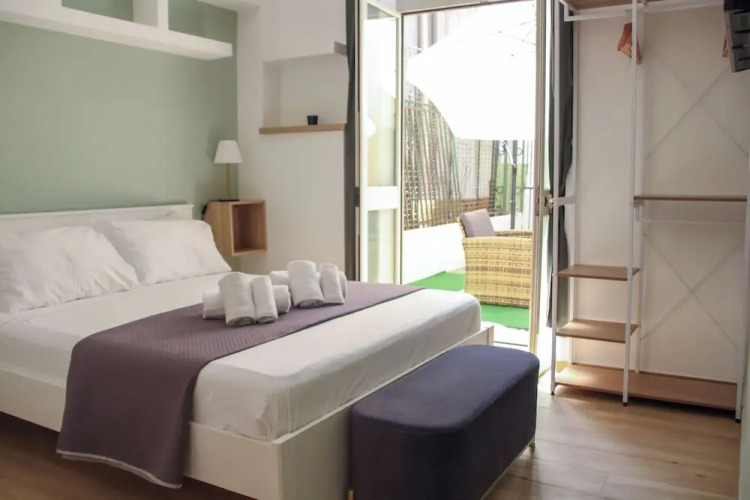 Vpm Room's Central Train Station - Neapol