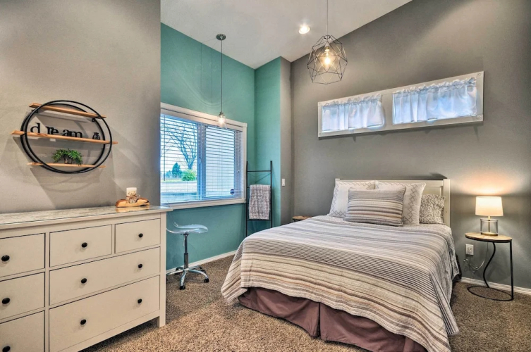 Cute & Cozy Pdx Area Townhouse: 31 Mi To Mt. Hood! - Sandy, OR