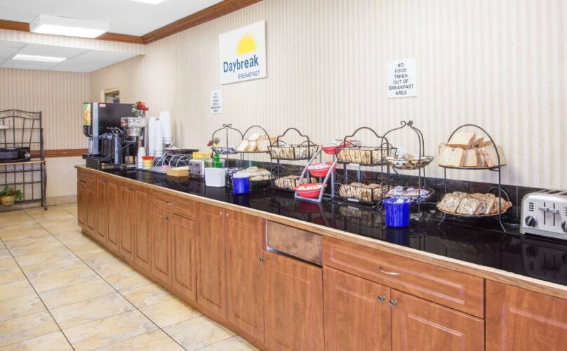 Days Inn By Wyndham Toledo - Toledo, OH