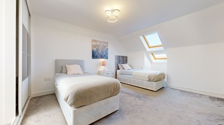 Tms Lovely 5-bed House In Stanford-le-hope - Thurrock