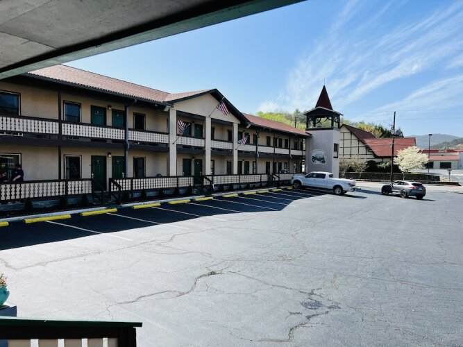 Alpine Valley Inn - Cleveland, GA