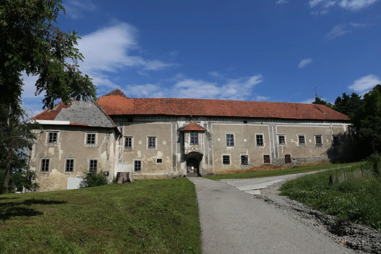 Vineyard Cottage Pyramid - Alps