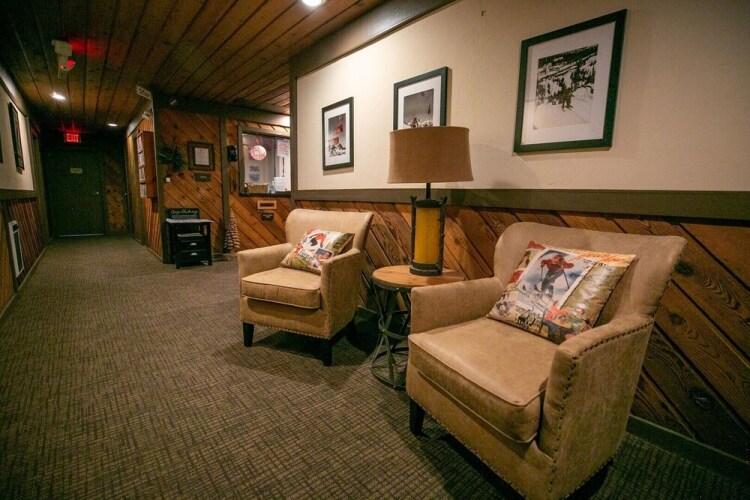 Boutique Complex Steps Away From Mammoth! Hike, Mountain Bike, Free Wifi And Free Parking! By Redawning - Mammoth Lakes, CA